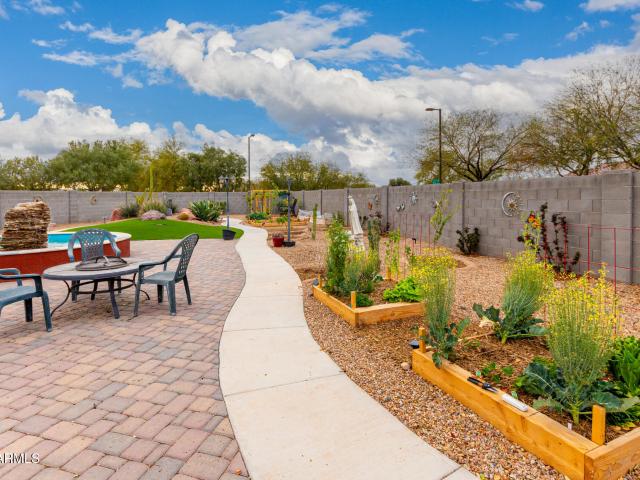 25684 w samantha way