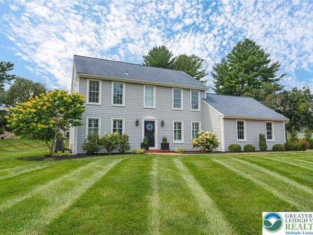 2568 Millbrook Dr, Emmaus, PA 18049