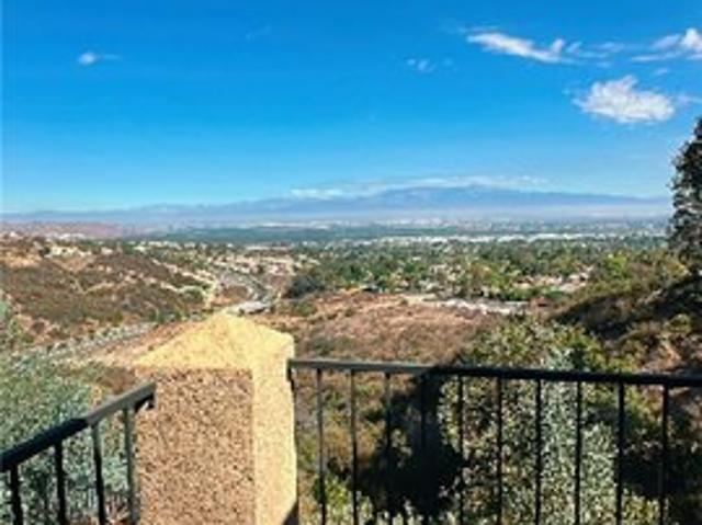 2568 Avenida Del Vista Apt 201, Corona, CA 92882