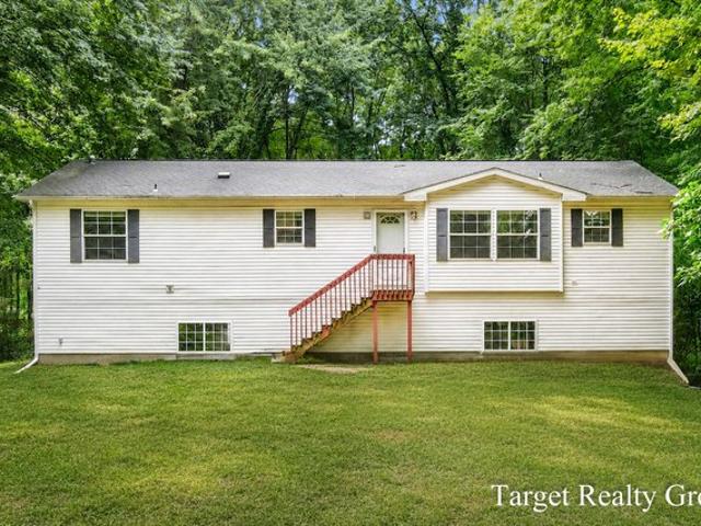 2568 Hoover St, Casnovia, MI 49318