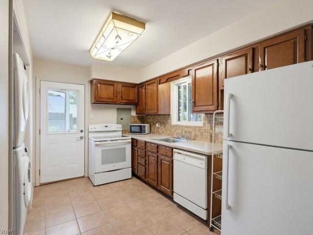 2568 9th Court