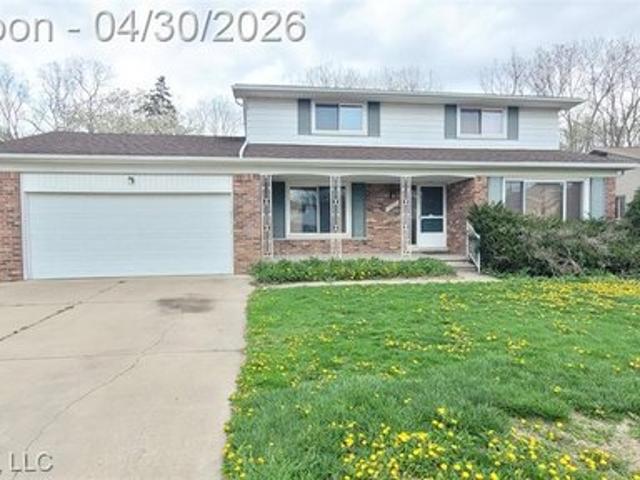 25600 Southwood Dr, Southfield, MI 48075