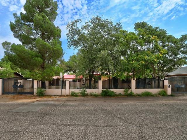 2560 Mervosh Ave SW, Albuquerque, NM 87105