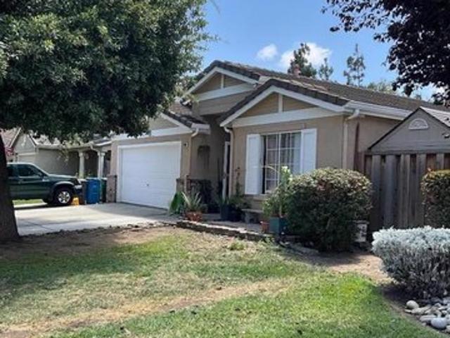 2560 Glenview Dr, Hollister, CA 95023