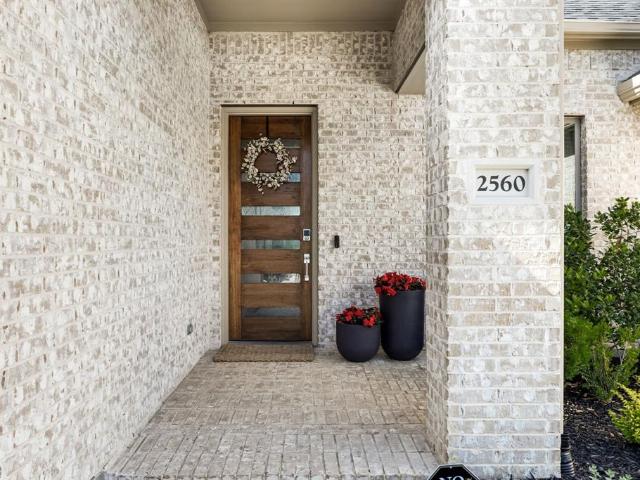 2560 Horsetail Road