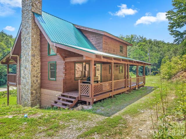 2560 Round Hill Road