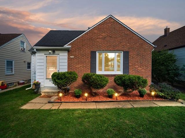 2560 S 71st St, Milwaukee, WI 53219