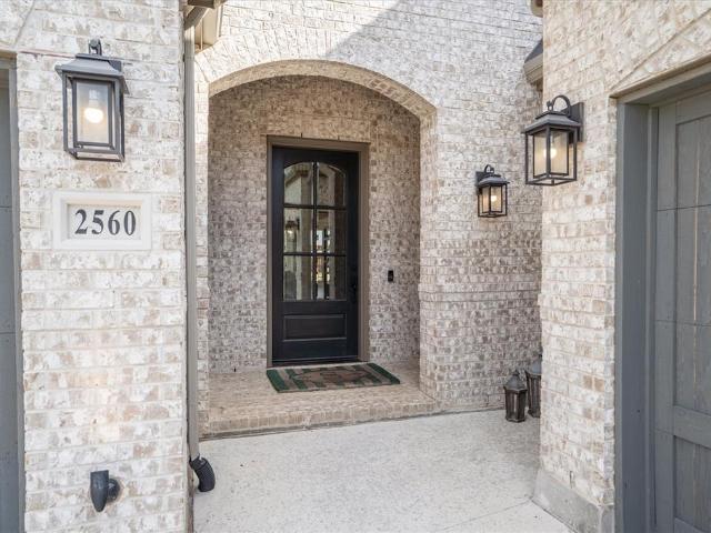 2560 Shady Trail