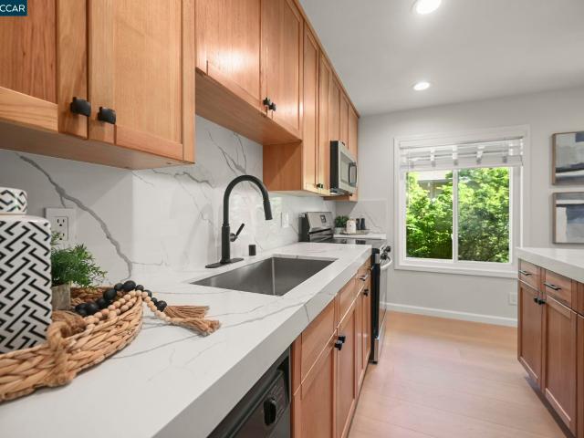 2560 Walnut Blvd, Unit 4, Walnut Creek, CA 94596 | MLS #41127 | Compass