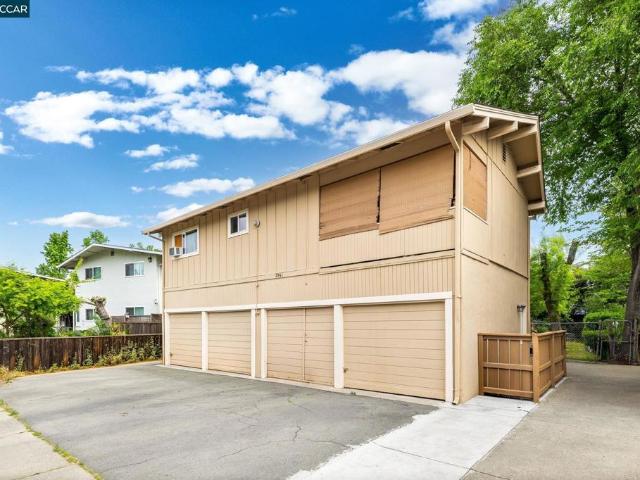 2561 Camara Cir