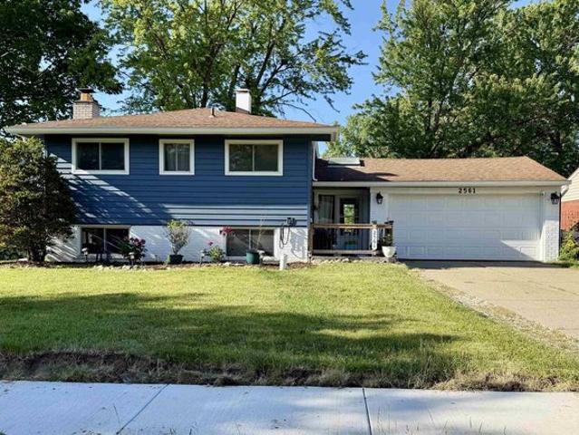 2561 Hampton, Auburn Hills, MI 48326