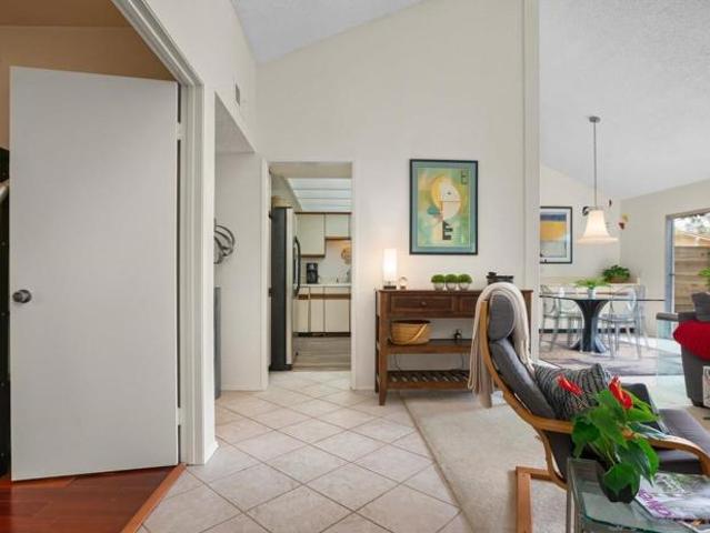 2561 Luciernaga St, Carlsbad, CA 92009