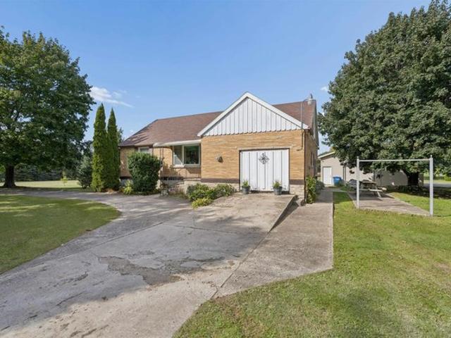 2562 Black Wolf Ave, Oshkosh, WI 54902