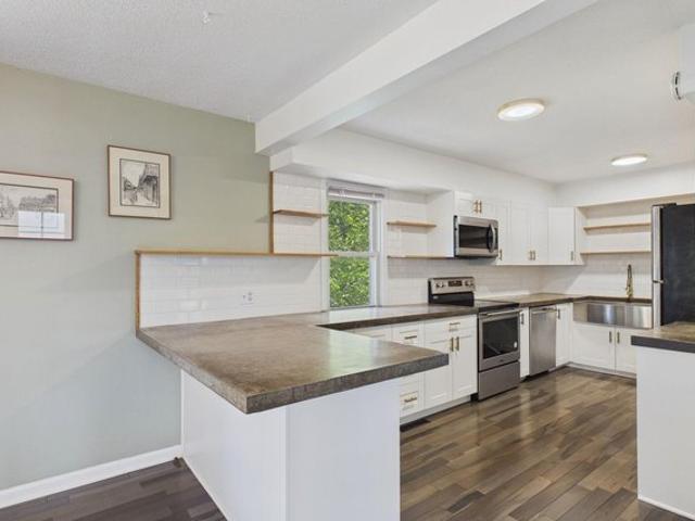 2562 Fairview Ave N, Roseville, MN 55113