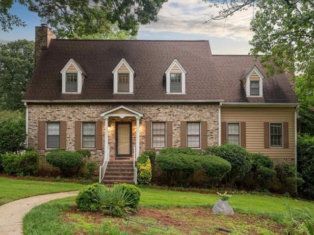 2562 Foothills Dr, Hoover, AL 35226