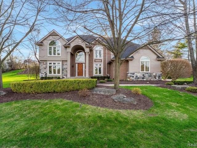 2562 Sequoia Ct, Bloomfield Township, MI 48304