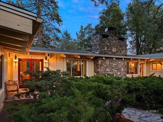 25630 Sunrise Dr, Idyllwild Pine Cove, CA 92549