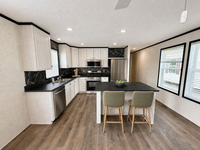 25631 Nuway Ave Unit 195, Warren, MI 48091