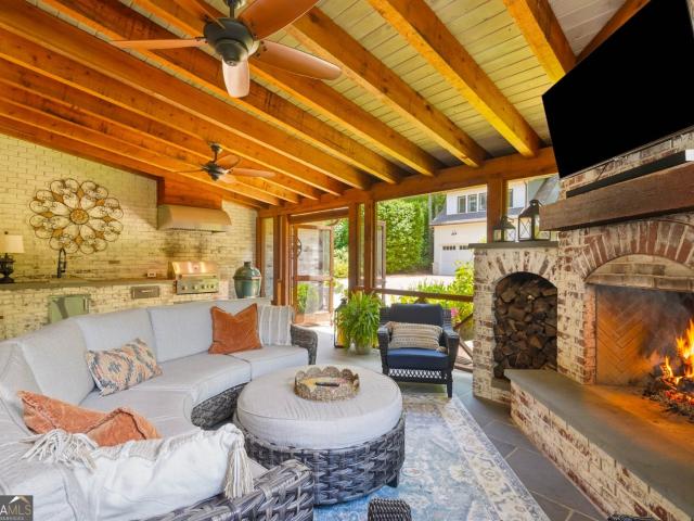 2563 Fairoaks Road