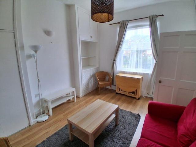 256T – Rosemount Buildings. 1 bed flat to rent £1,050 pcm £242 pw
