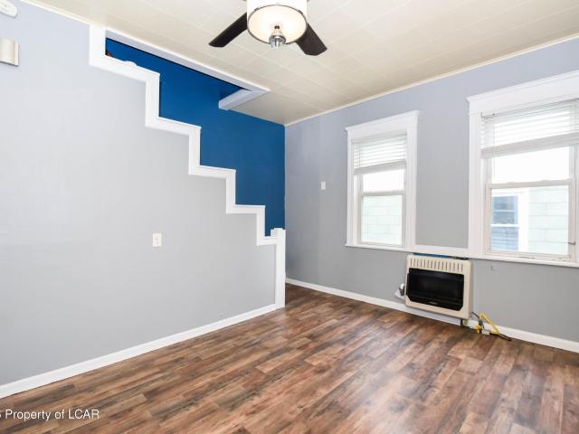 256 1/2 E Grove Street