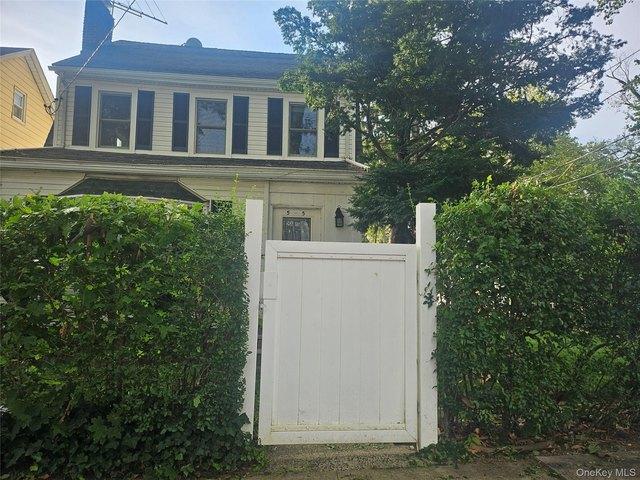 256 15 Pembroke Ave, Great Neck, NY 11020