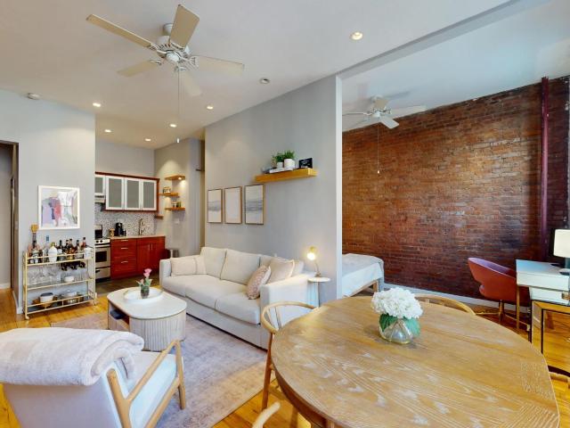 256 260 West 21st Street, Unit 1D