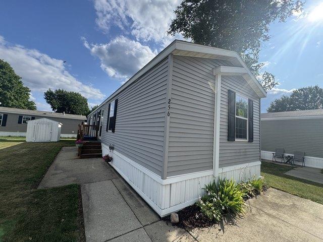 256 Arlene Ct, White Lake, MI 48386
