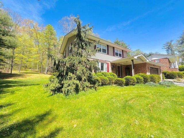 256 Dan Mont Vis, Daniels, WV 25832