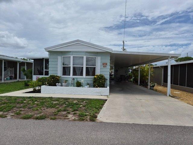 256 Discovery Ln, North Fort Myers, FL 33903