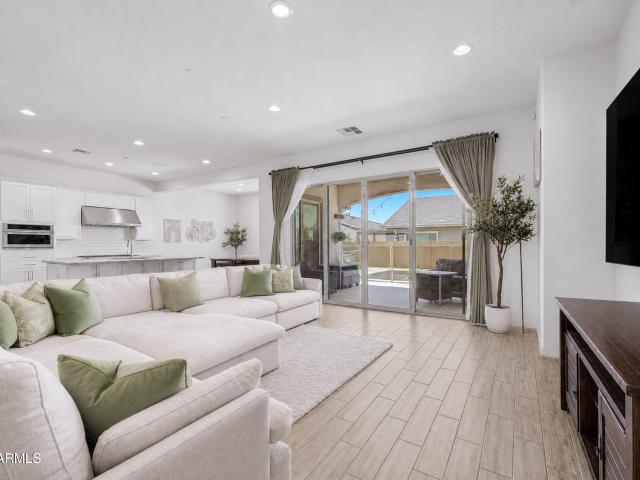 256 e gemini place