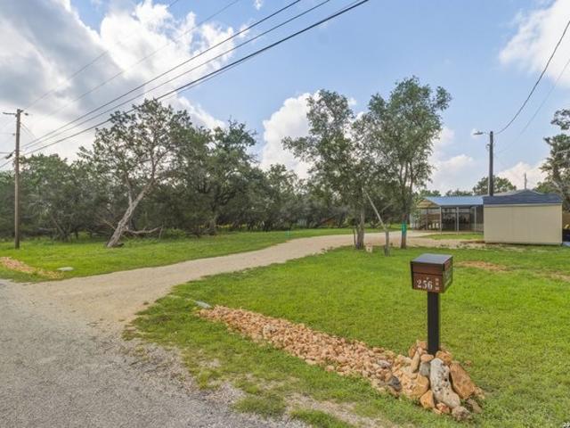 256 Nakomis Dr, Bandera, TX 78003