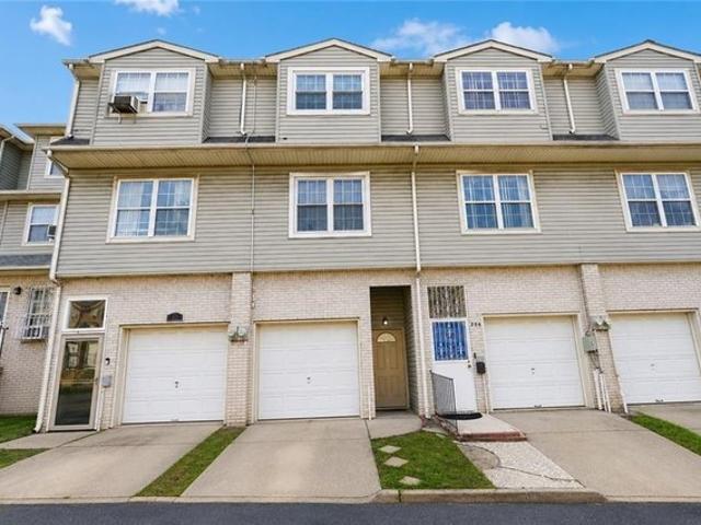 256 Skyline Dr, Staten Island, NY 10304