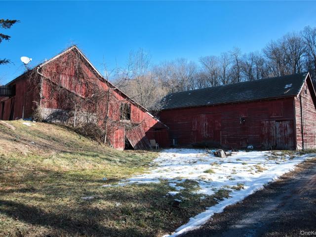 256 Round Hill Road