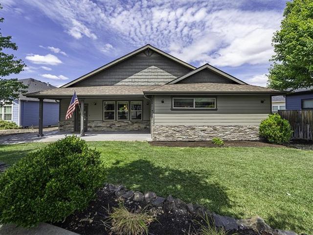 256 Robert Trent Jones Blvd, Eagle Point, OR 97524