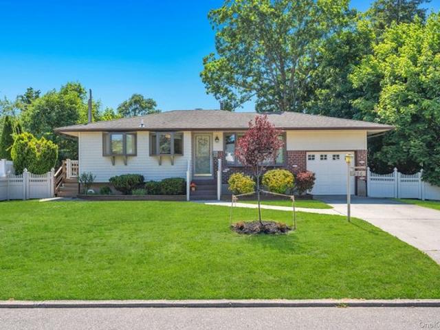 256 W 4th St, Deer Park, NY 11729