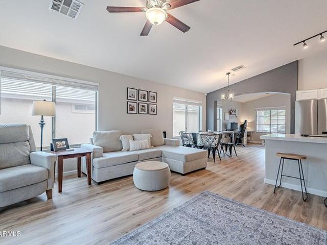 2574 W Sawtooth Way, San Tan Valley, AZ 85144