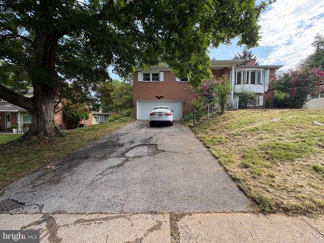 2575 Cambridge Rd, York, PA 17402
