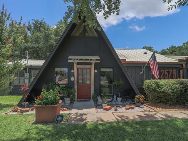 2575 Cliff Dr, Dickinson, TX 77539