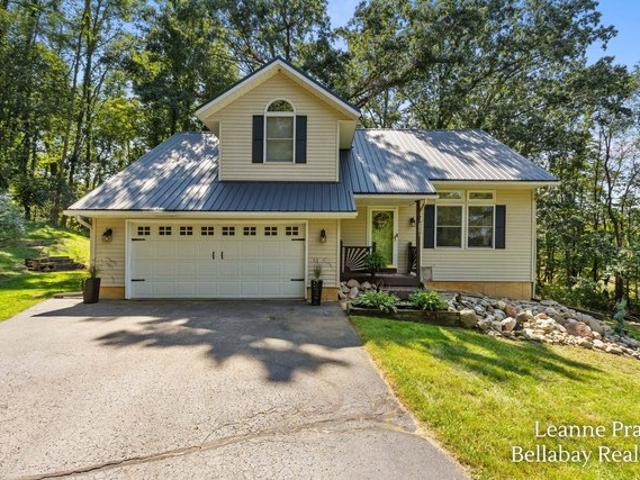 2575 Heath Rd, Hastings, MI 49058