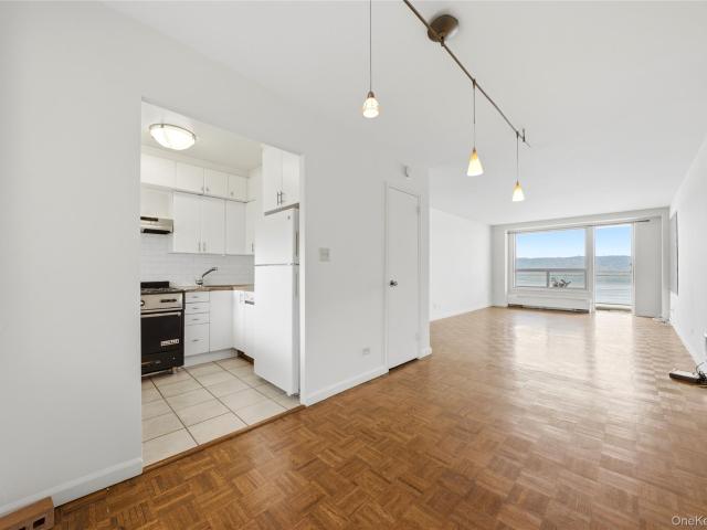 2575 Palisade Avenue 11J
