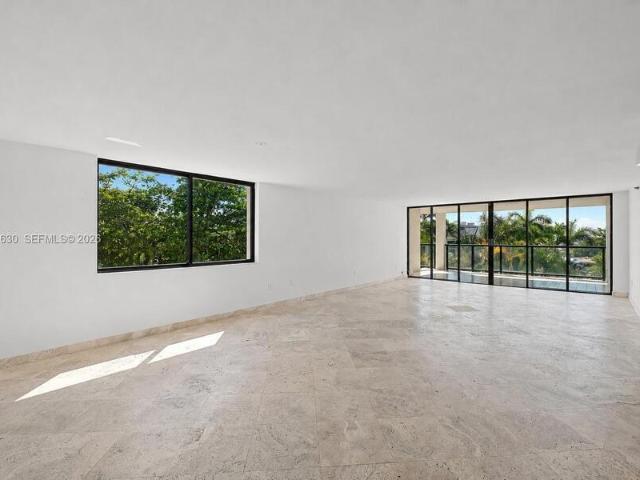 2575 S Bayshore Dr, 2 beds, 2 full baths
