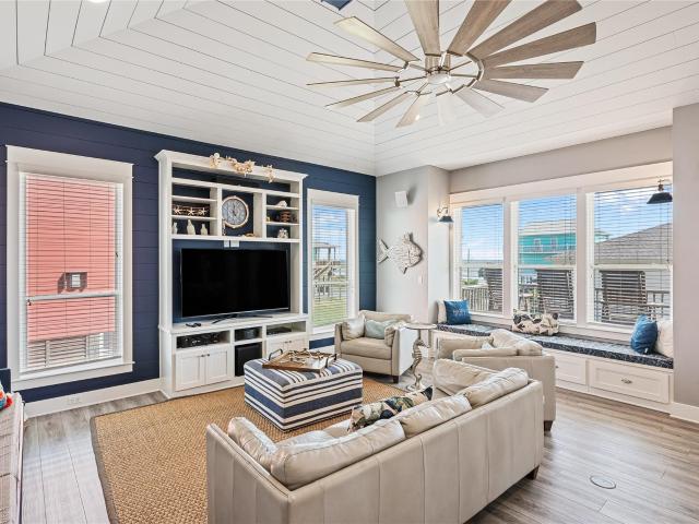 2576 Whitecap