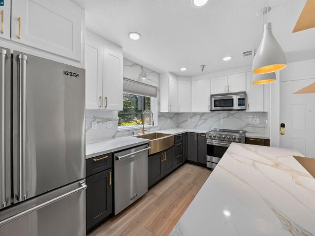 2578 Oak Road 215