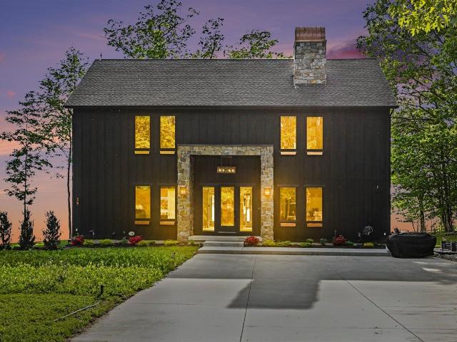 2578 Lakeshore Drive