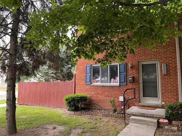 25709 Salem St Unit 74, Roseville, MI 48066