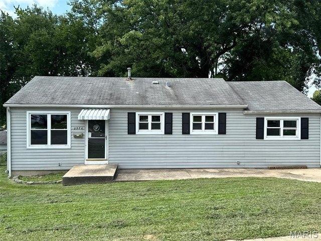 2570 Mullanphy Ln, Florissant, MO 63031