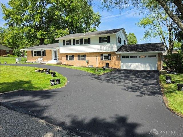 2570 Mardella Dr, Beavercreek, OH 45434