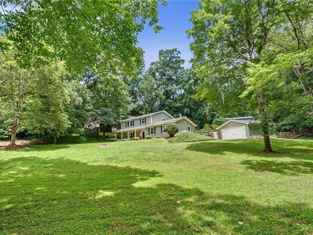 2570 Johnston Road NW