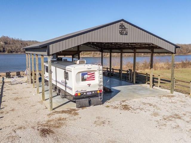 2571 Hardin Bottom River Rd, Clifton, TN 38425